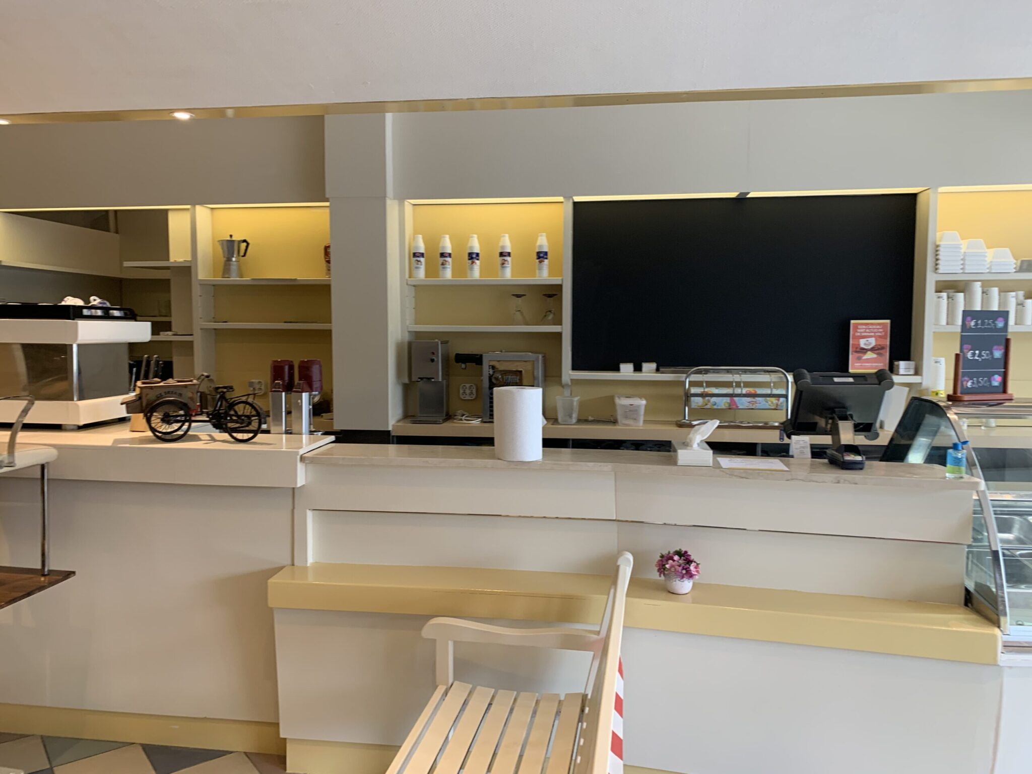 IJssalon Talamini is vernieuwd en zo ziet het er nu uit - indebuurt Almelo