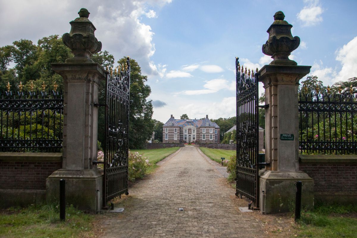 Hoe goed herken jij Almelo? Raad de tekeningen van gebouwen (deel 4)