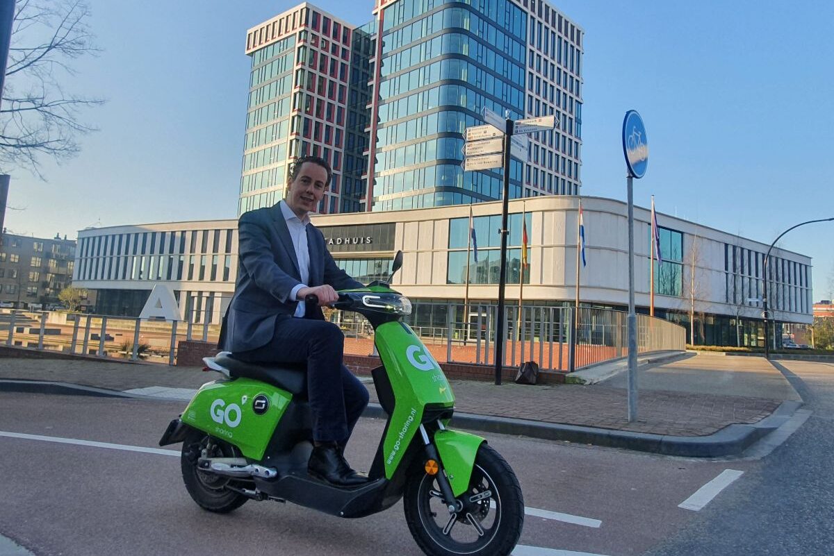 Mysterie opgelost: hier zijn de groene deelscooters van GO Sharing in ...