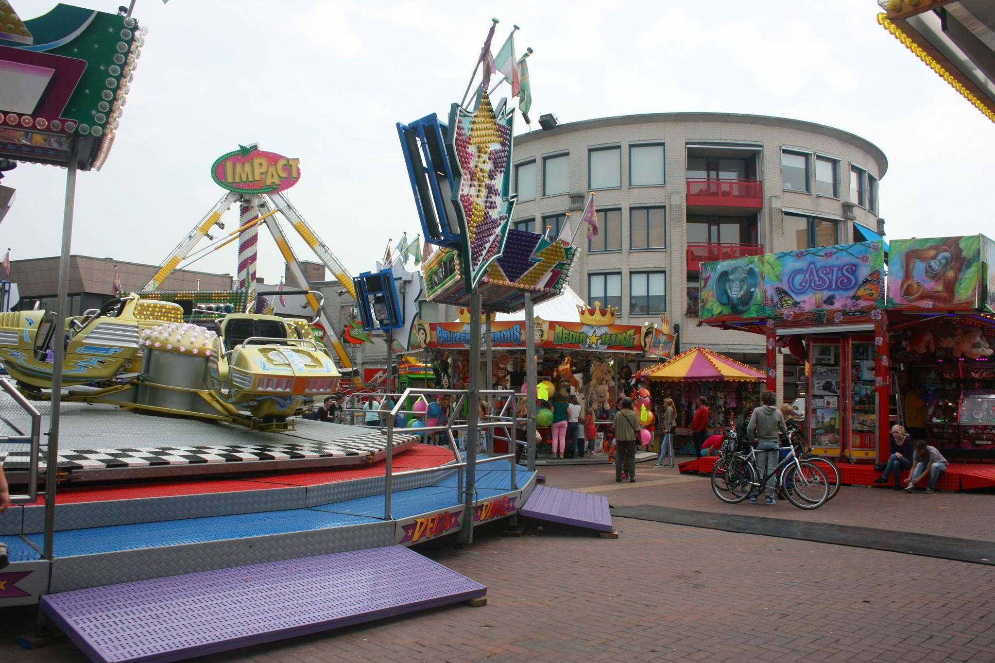 Geen zweef, botsauto's en Booster: Kermis in hartje Almelo gaat ook dit ...