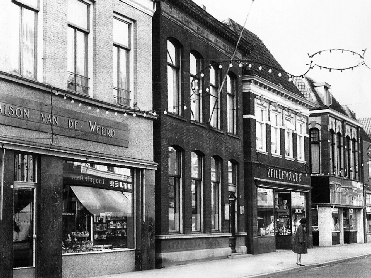 Op deze plek zat de allereerste bibliotheek van Almelo - indebuurt Almelo