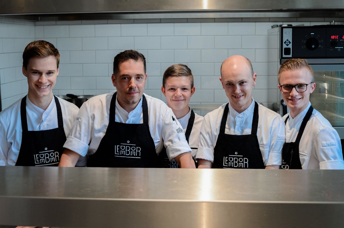 Lekker! Bij deze restaurants in Almelo kun je nu uitgebreid dunchen of ...