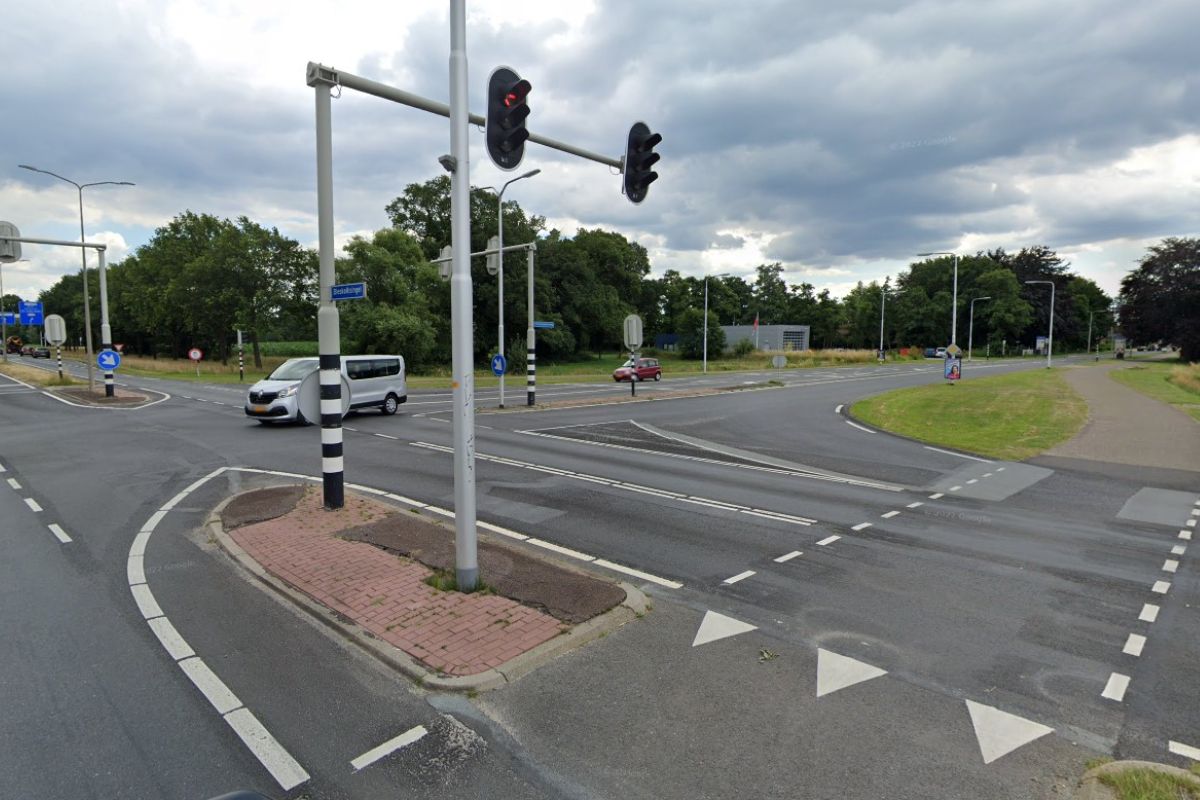 Dit kruispunt in Almelo gaat een week dicht voor nieuwe laag asfalt