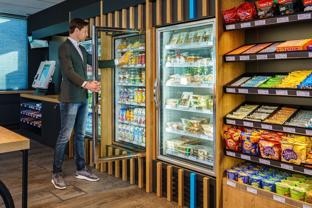 Hier in Almelo vind je een ieniemini Albert Heijn (en niet iedereen mag ...