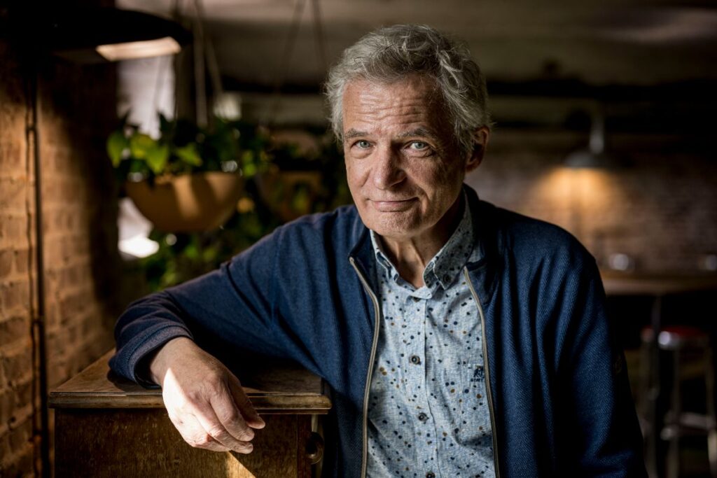 Help Herman Finkers aan een Edison: je kunt stemmen voor publieksprijs