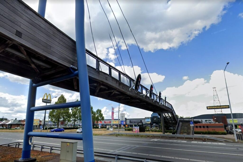 Loopbrug bij Woonboulevard krijgt opknapbeurt: dit zijn de gevolgen ...