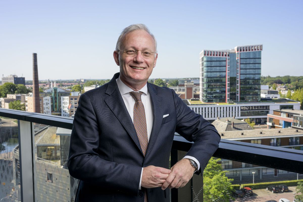 Proosten met de burgemeester: Gerritsen geeft afscheidsfeestje