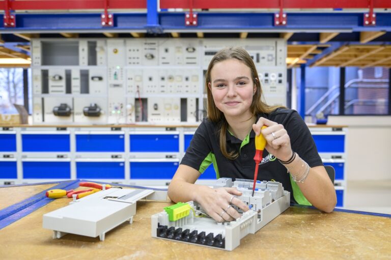Deze drie meiden kozen voor techniek: 'Ik zorg straks voor ...