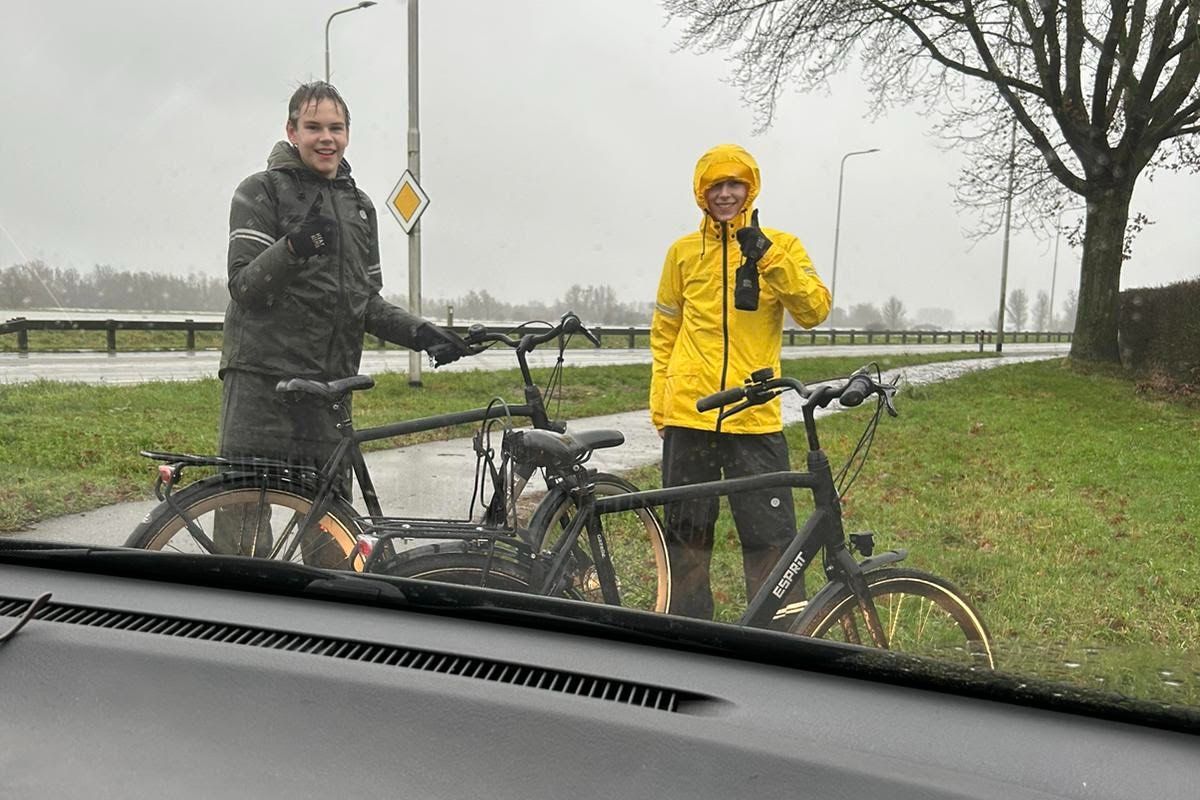 Merijn en Robin verloren hun opa aan ALS en halen door weer en wind 1. ...