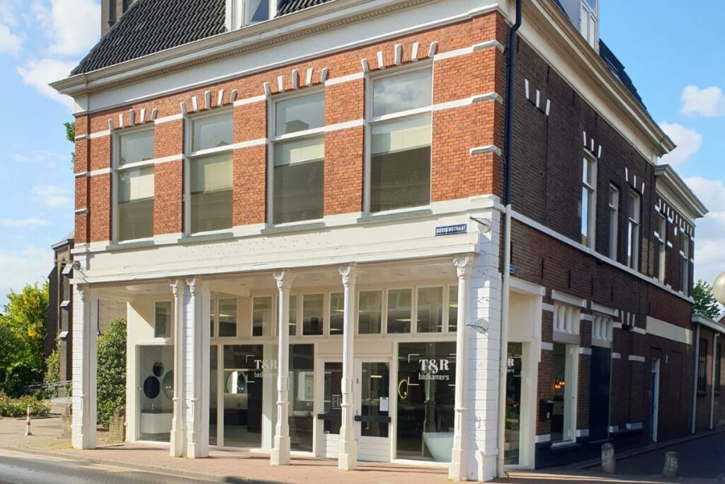 Dit Almelose bedrijf verhuist naar het lege pand van Raven Hengelsport