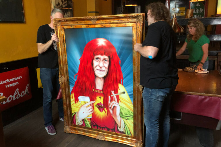 Renate tekende Armand als Jezus: hoe de zanger aan de muur van De Stam ...