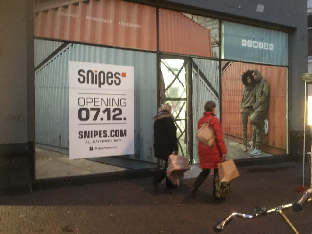 Jack & Jones maakt plaats voor sneakers en streetwear van Snipes ...