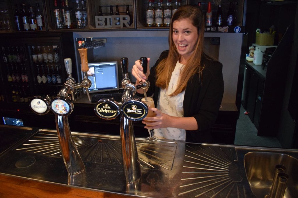 Barvrouw van de week: de enthousiaste Laura Tap - indebuurt Amersfoort