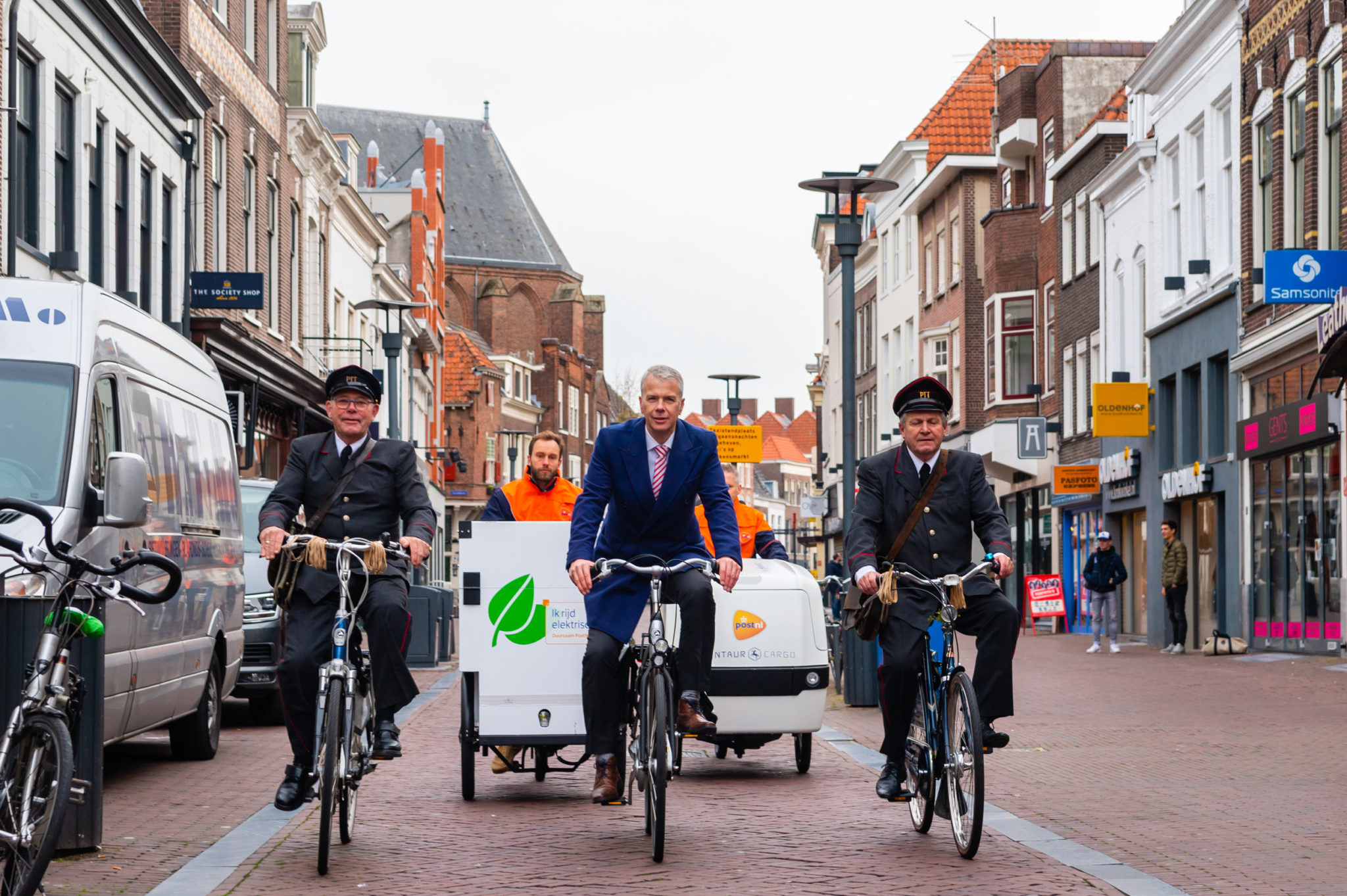 De Amersfoortse post komt voortaan met elektrische bakfietsen ...