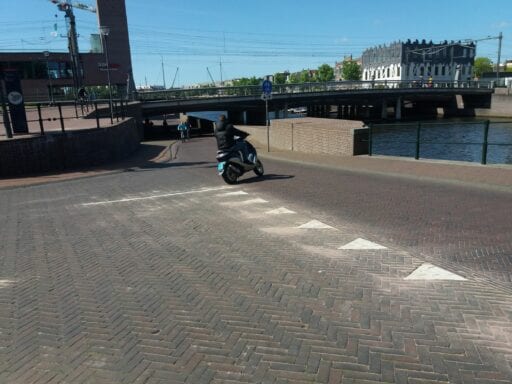 Nieuwe verkeerssituatie bij de Koppelpoort: er zijn haaientanden ...