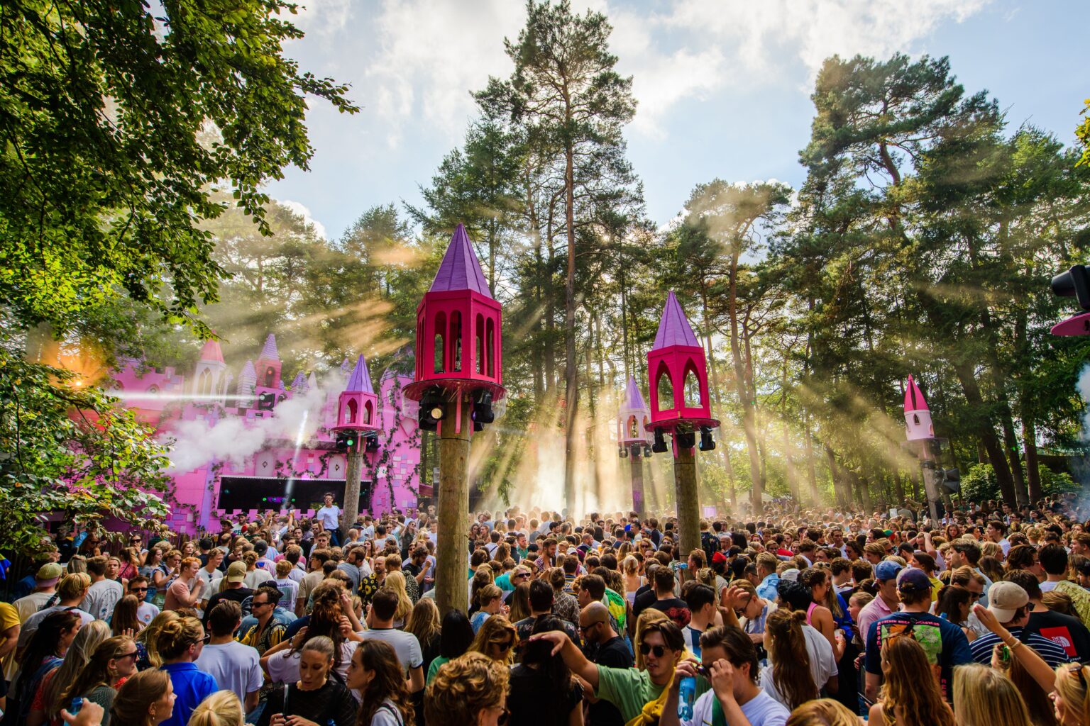 Laat de voorpret beginnen: dit is de line-up van festival Into the ...