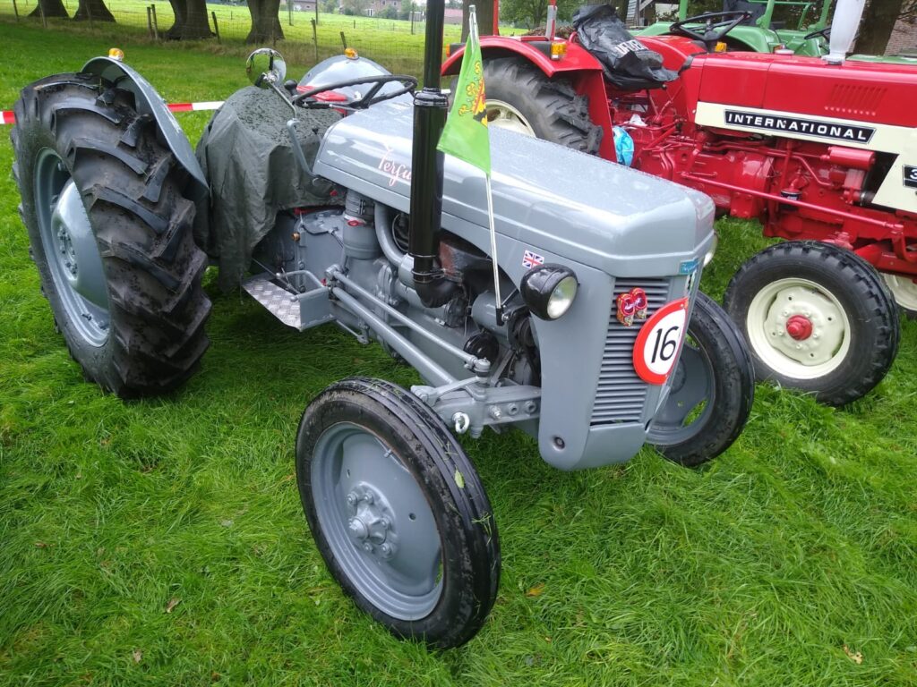 Das mien merk: nagenieten van de Hooglandse Tractor Tocht - indebuurt ...