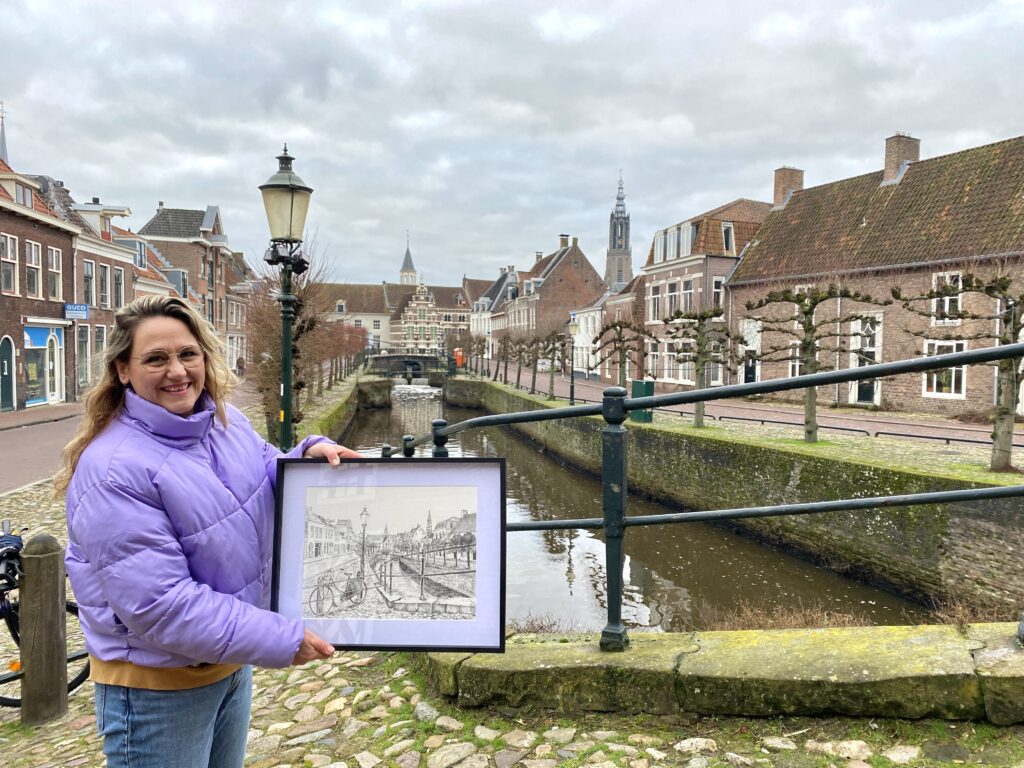 Kim maakt pentekeningen van Amersfoort: ‘Per tekening ben ik 20 uur ...