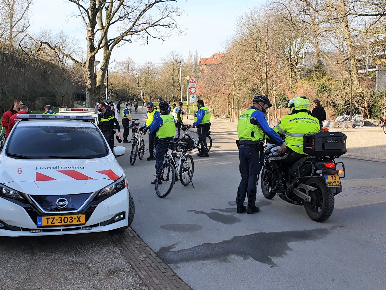 Op de bon geslingerd: Amsterdamse handhavers mogen straks fietsers en ...
