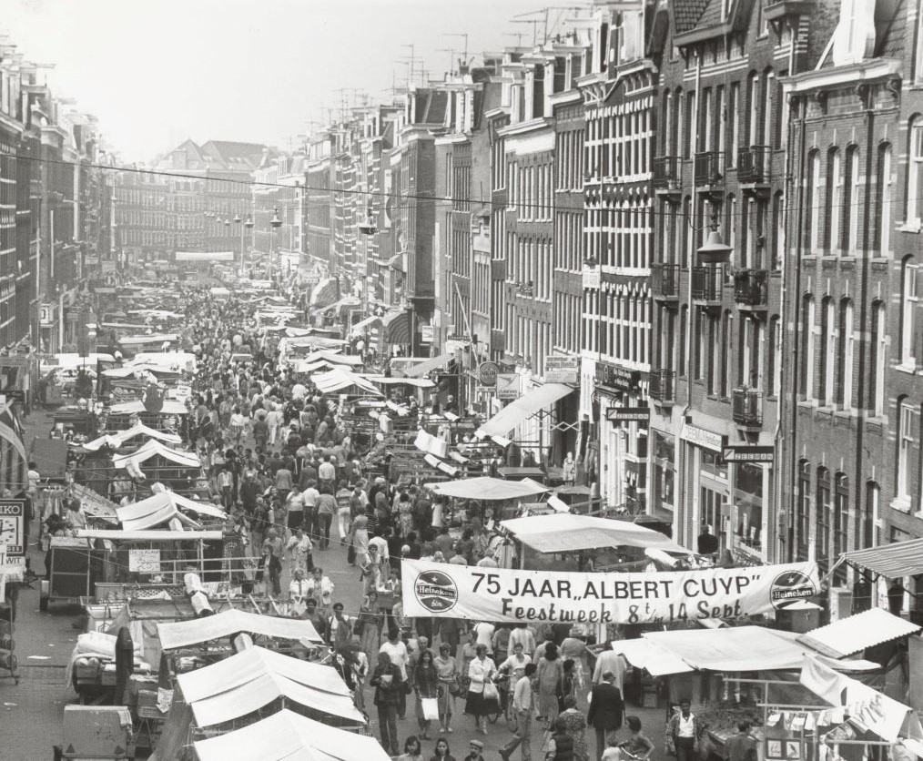 Toen in Amsterdam: 7 x zo zag de Albert Cuypmarkt er vroeger uit