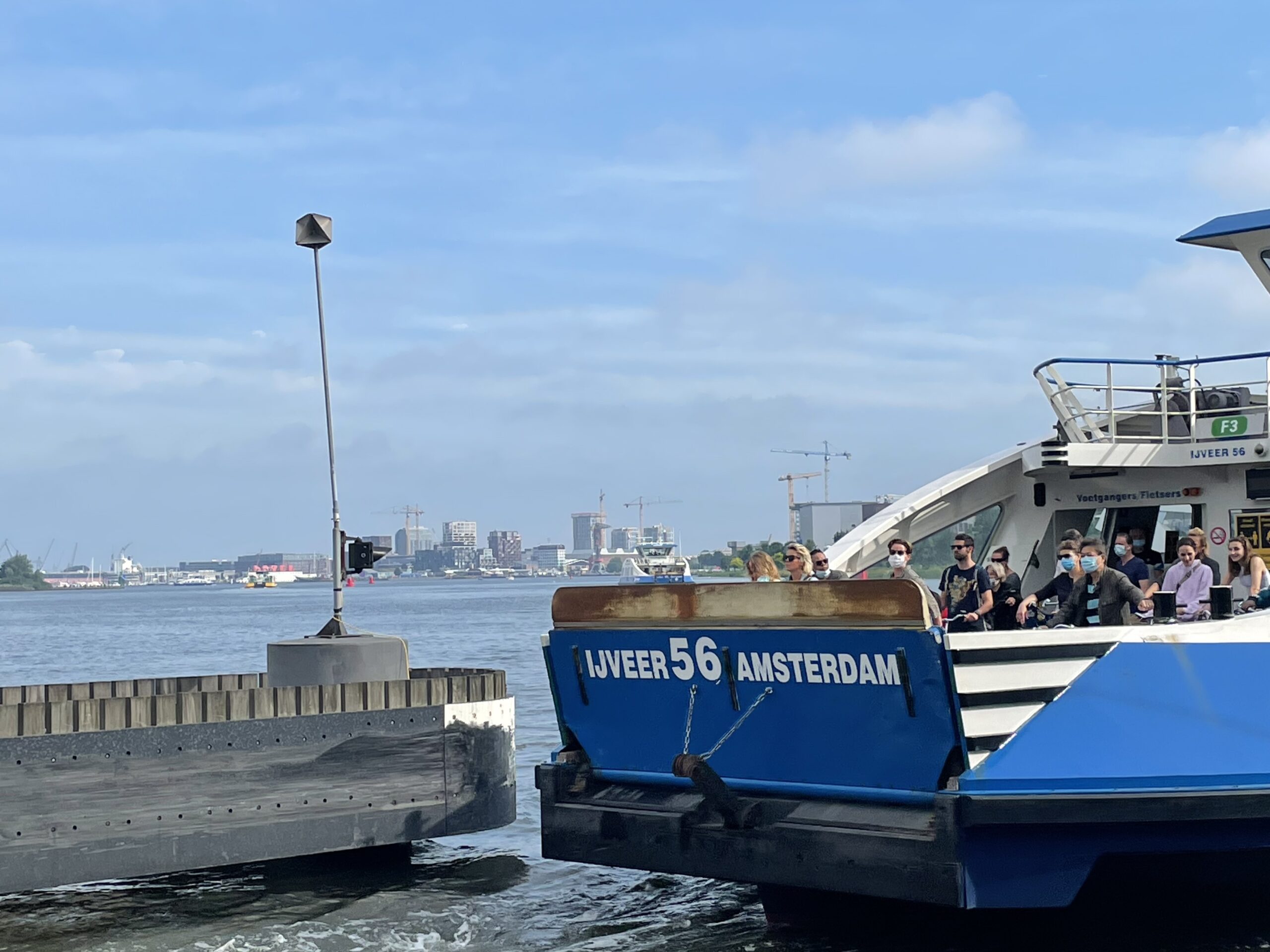 Ultiem vakantiegevoel: met een pontje het water over - indebuurt Amsterdam