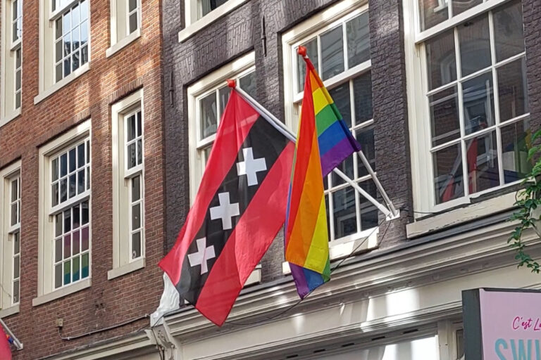 Mysterie opgelost: daarom ziet de Amsterdamse stadsvlag er zo uit