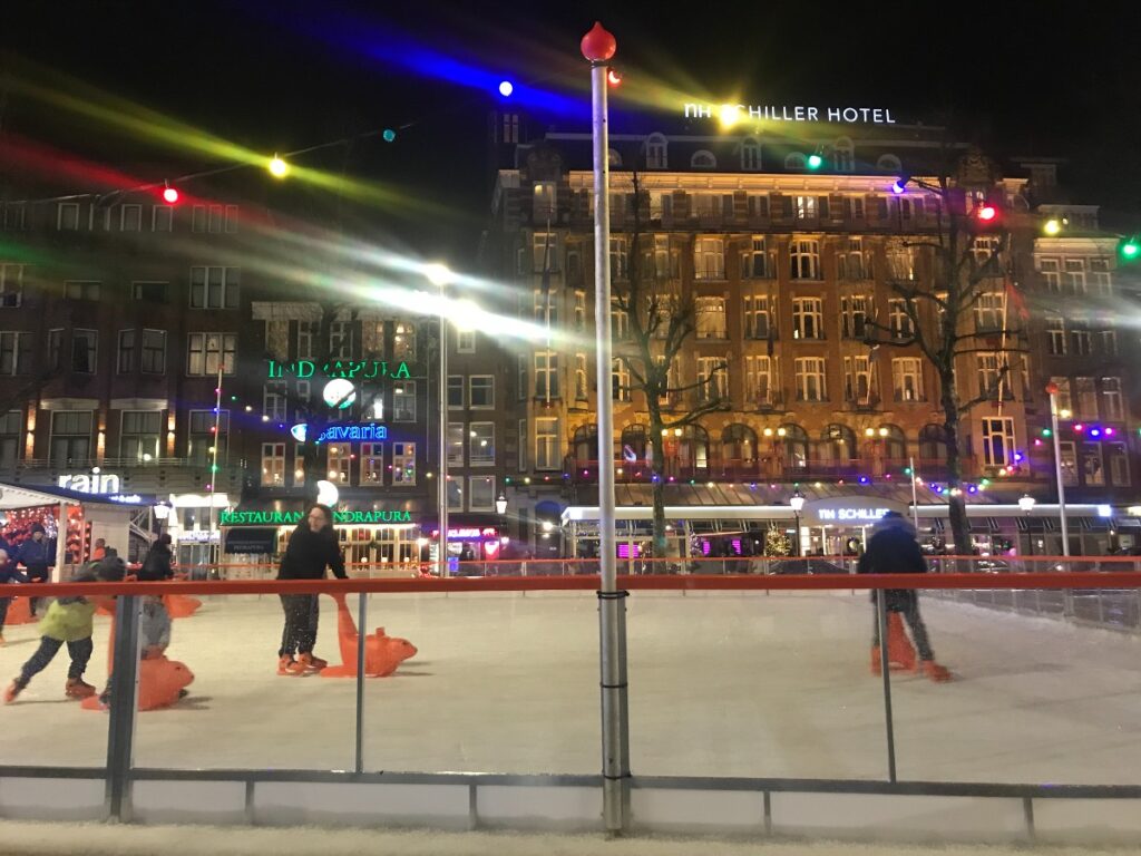 Hoera! Toch nog schaatsen op het Rembrandtplein: de ijsbaan gaat open!