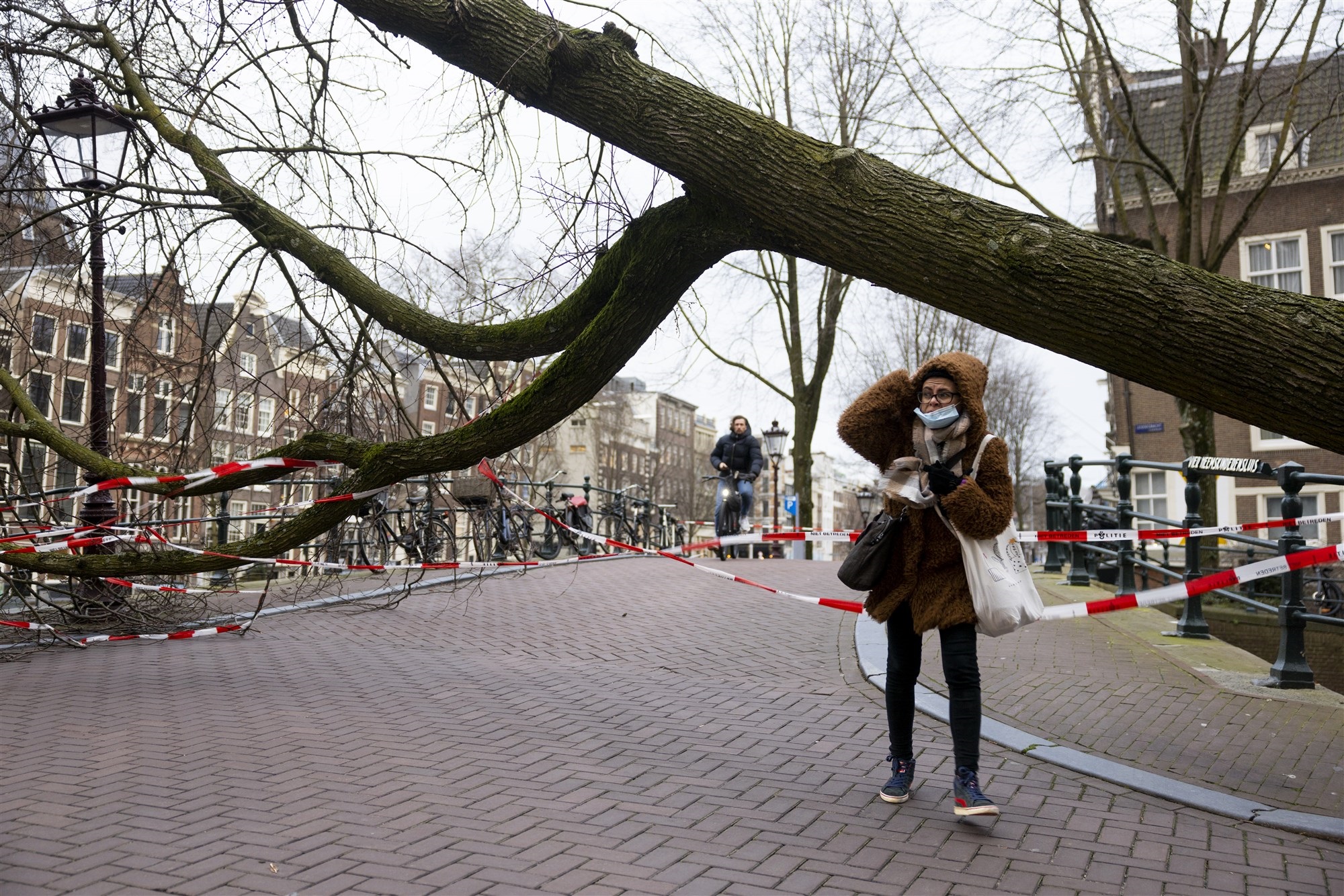 11 x bizarre beelden van storm Eunice in Amsterdam