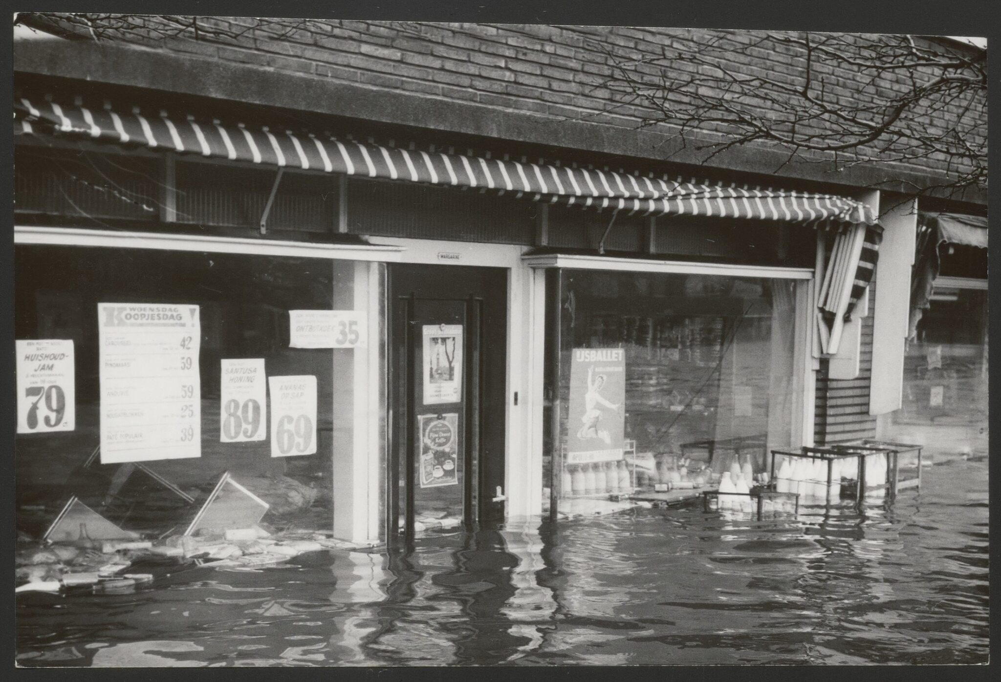 Toen in Amsterdam: foto's van de overstroming in Tuindorp Oostzaan