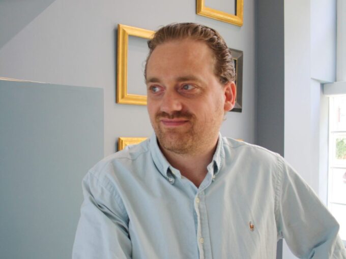 Sebastiaan is een geboren lijstenmaker: ‘Ik leerde het vak al op mijn ...