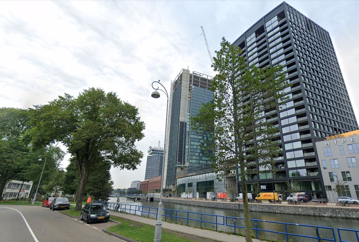 Dit is het kleinste versus het grootste huis dat nu te koop staat in Amsterdam - Oozo.nl