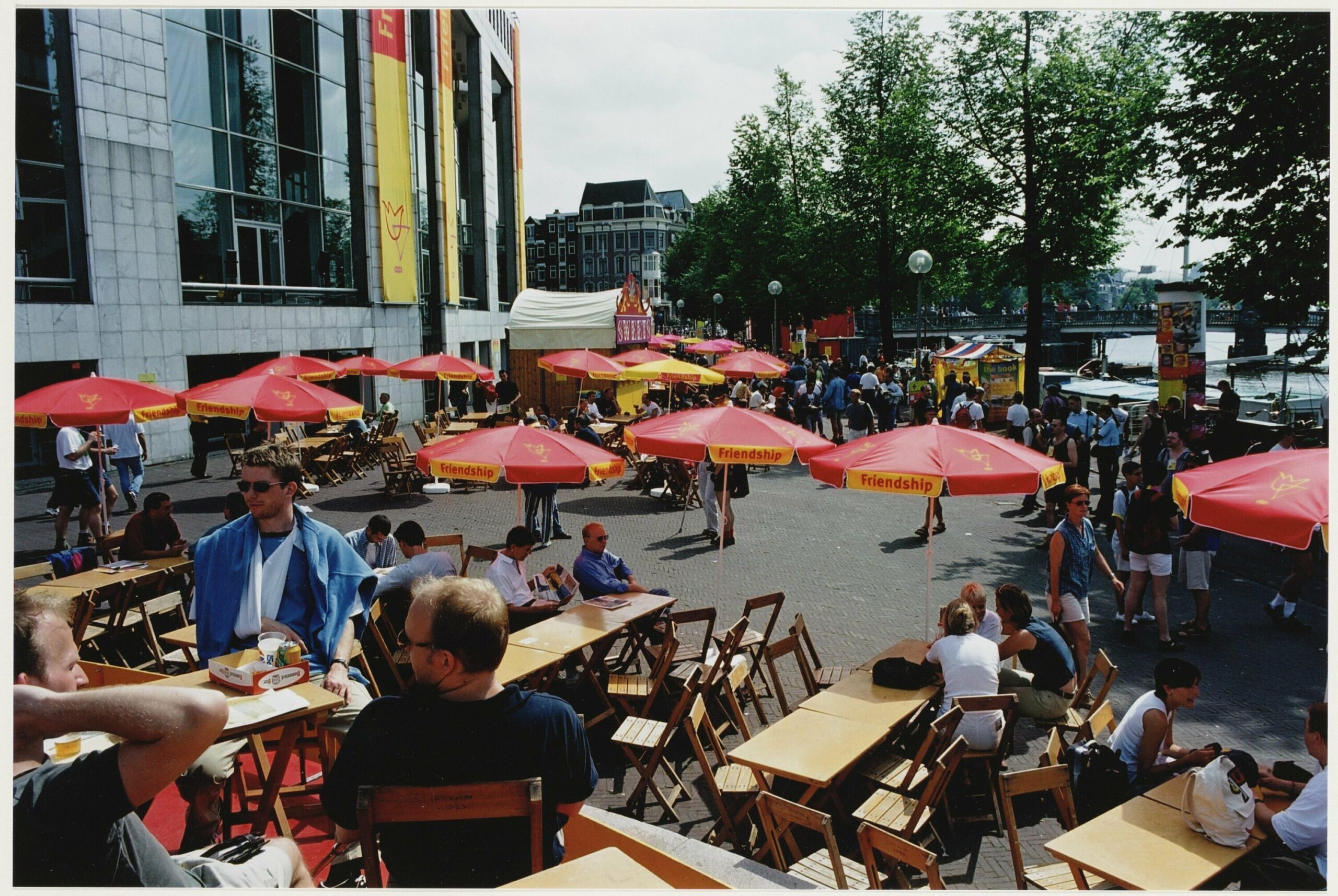 The 90’s are back! Bijzondere foto's van Amsterdam in de jaren negentig