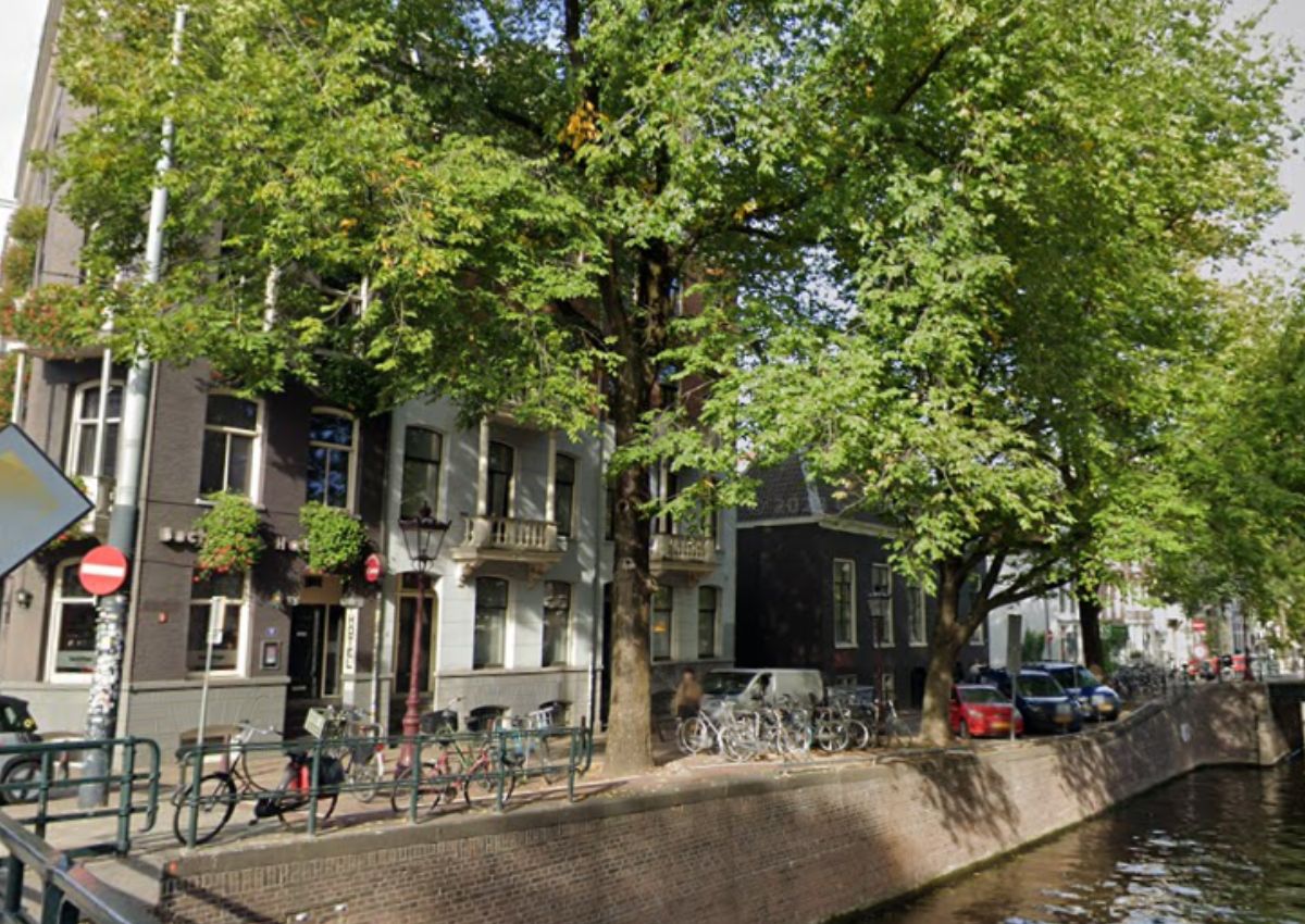 Heel veel vierkante meters: dit zijn de 5 grootste huizen die te koop staan in Amsterdam ...