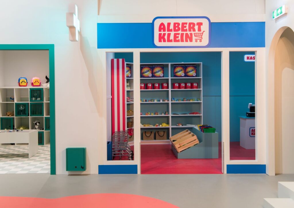 Nieuw in Amsterdam: binnenspeelplek Playhood is de eerste rollenspellocatie van Nederland ...