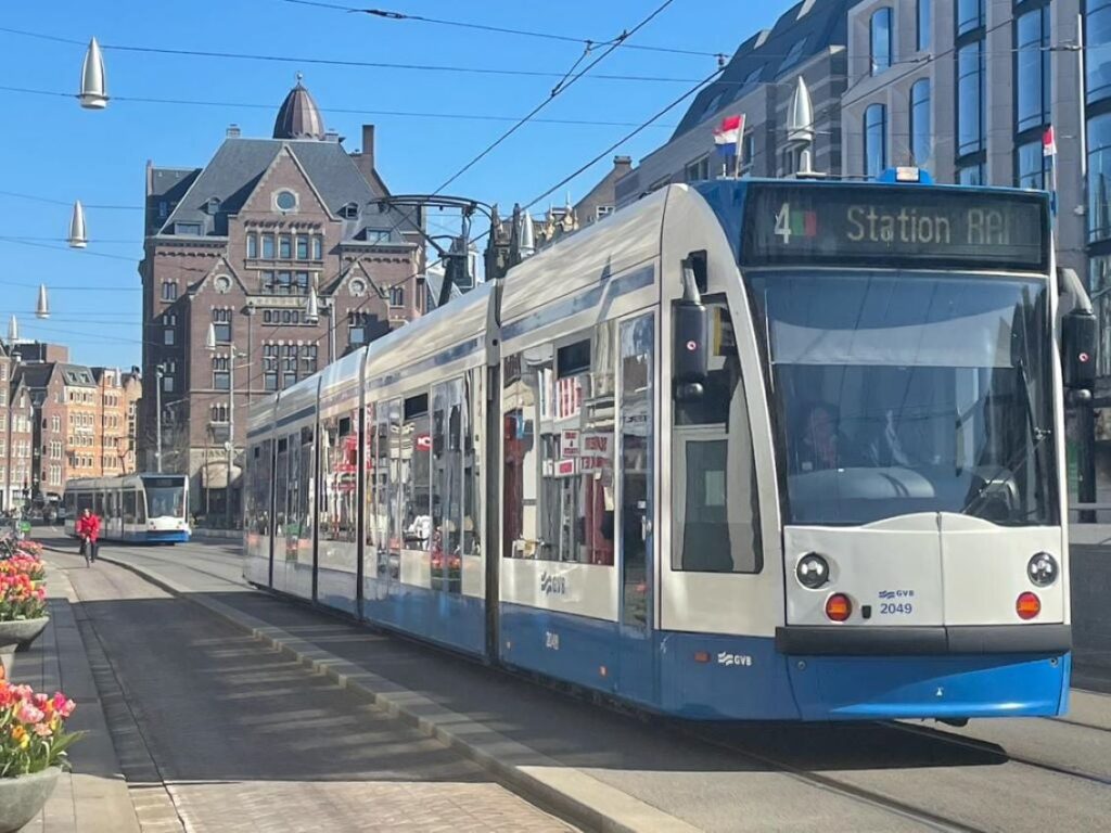 Alles over parkeren en afsluitingen tijdens Koningsdag in Amsterdam