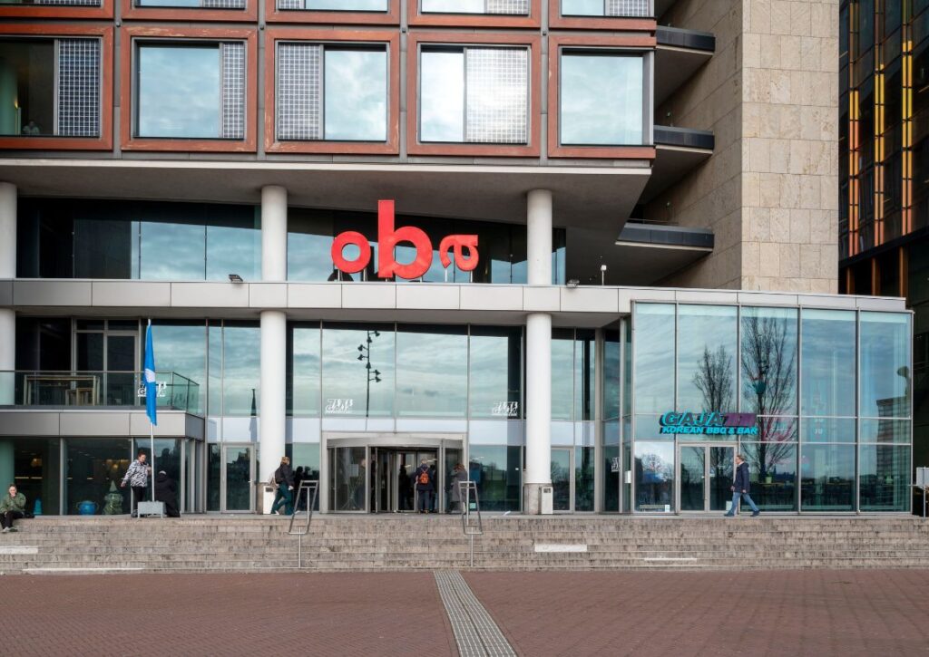 De bieb wordt gratis voor Amsterdammers tot 27 jaar én docenten: zo ...