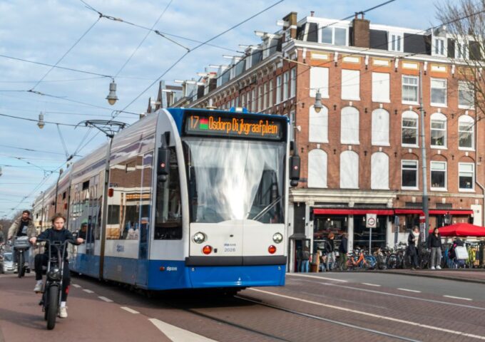Hier in Amsterdam opent een gigantische padellocatie met 13 banen