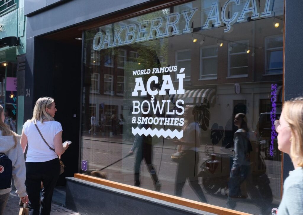 Nieuw in! Bij Oakberry in de Pijp maak je jouw eigen açaibowl ...