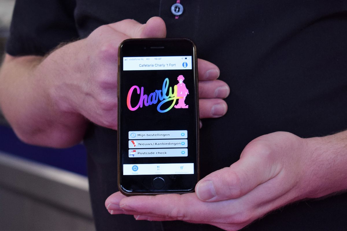 Nieuw: je maaltijd gratis thuisbezorgd met de Charly-app - indebuurt Apeldoorn