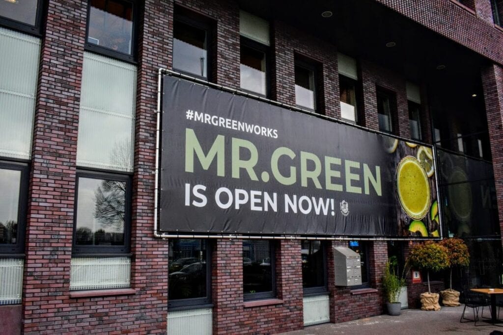Mr.Green is een hippe plek waar iedereen mag werken, eten en borrelen ...