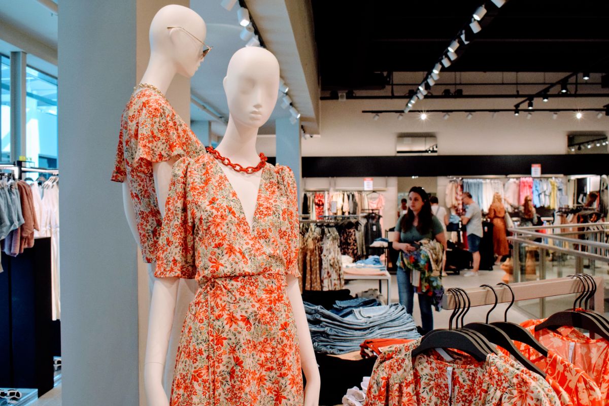 De nieuwe MANGO Megastore is open en zo ziet hij eruit: - indebuurt ...