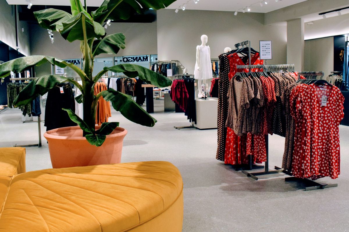 De nieuwe MANGO Megastore is open en zo ziet hij eruit: - indebuurt ...
