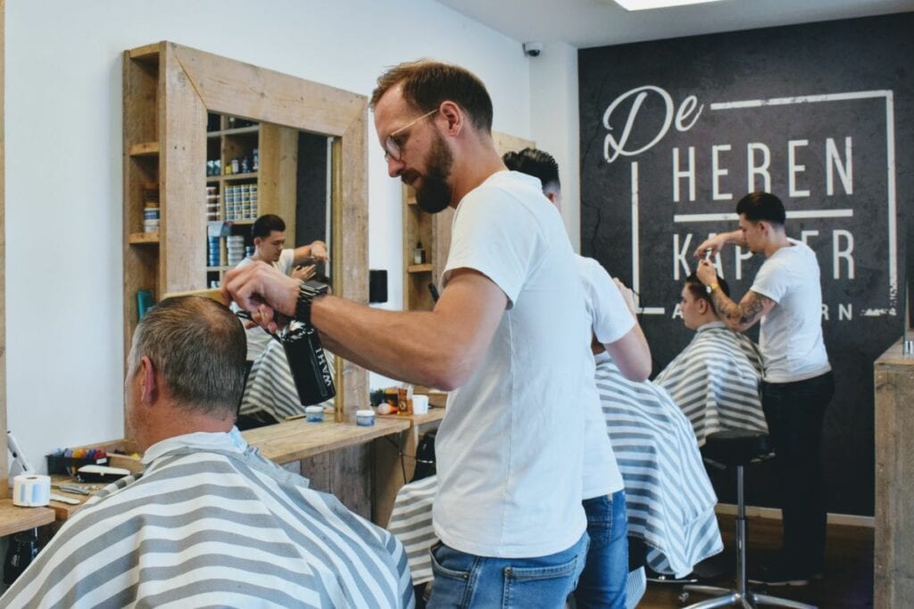Marc van De Herenkapper: 'Een barber shop, baarden, tattoos - dat ...