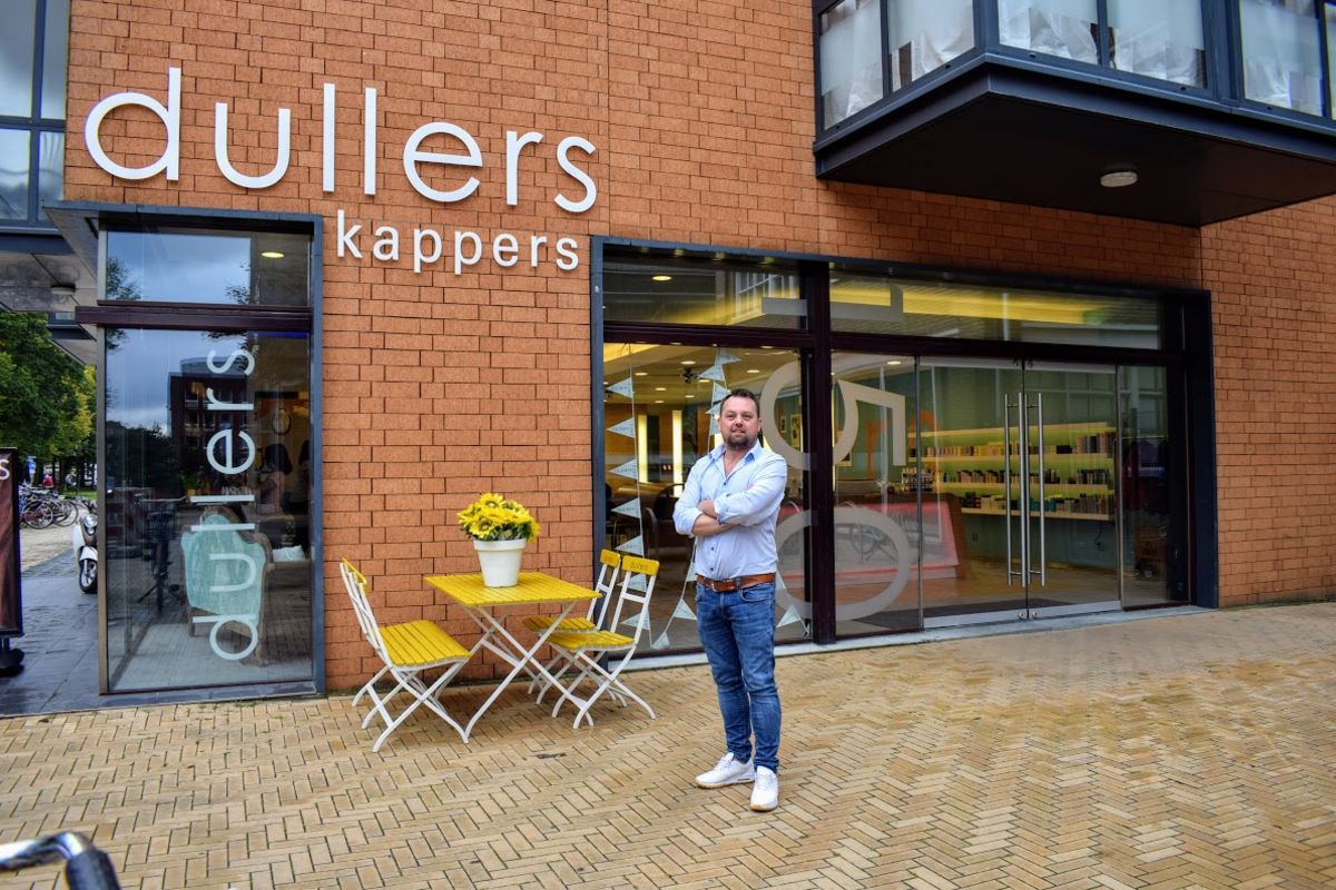 Kapperszaak Dullers bestaat 110 jaar: 'Mijn opa werd in 1948 ...