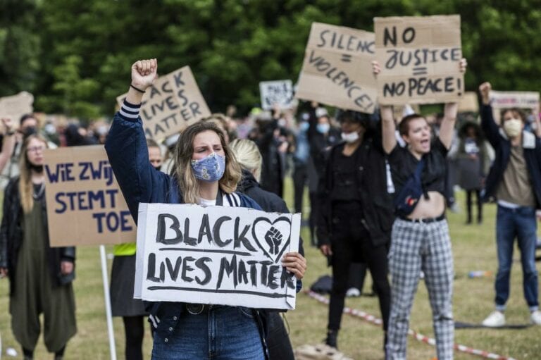 Apeldoornse Suwistia, Shakela en Raquel organiseren protest tegen ...