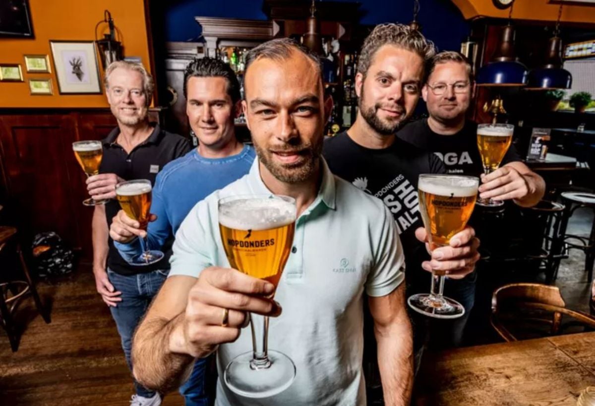 Coen en Paul van speciaalbierwinkel Hopdonders lanceren eigen bier ...