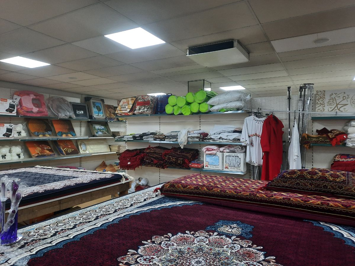 Hashmat opent winkel in het pand van stoffenzaak Jan Sikkes - indebuurt ...