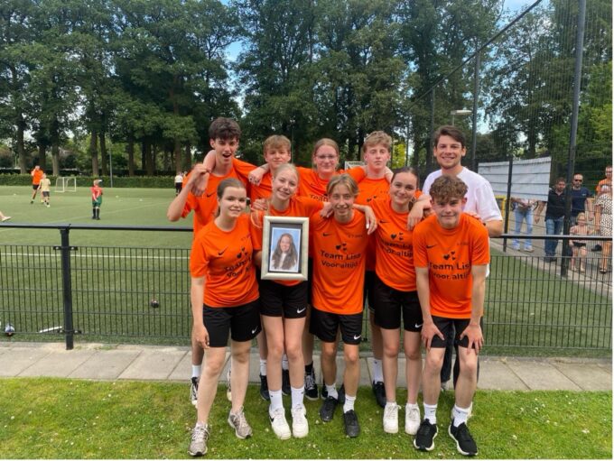 Kijktip: dit is hoe de vrienden van overleden Apeldoornse Lisa (15 ...