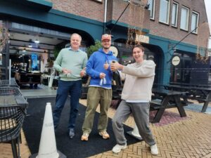 Dennis' (25) reclamebureau Mr Boost komt naar Leienplein en opent ook ...
