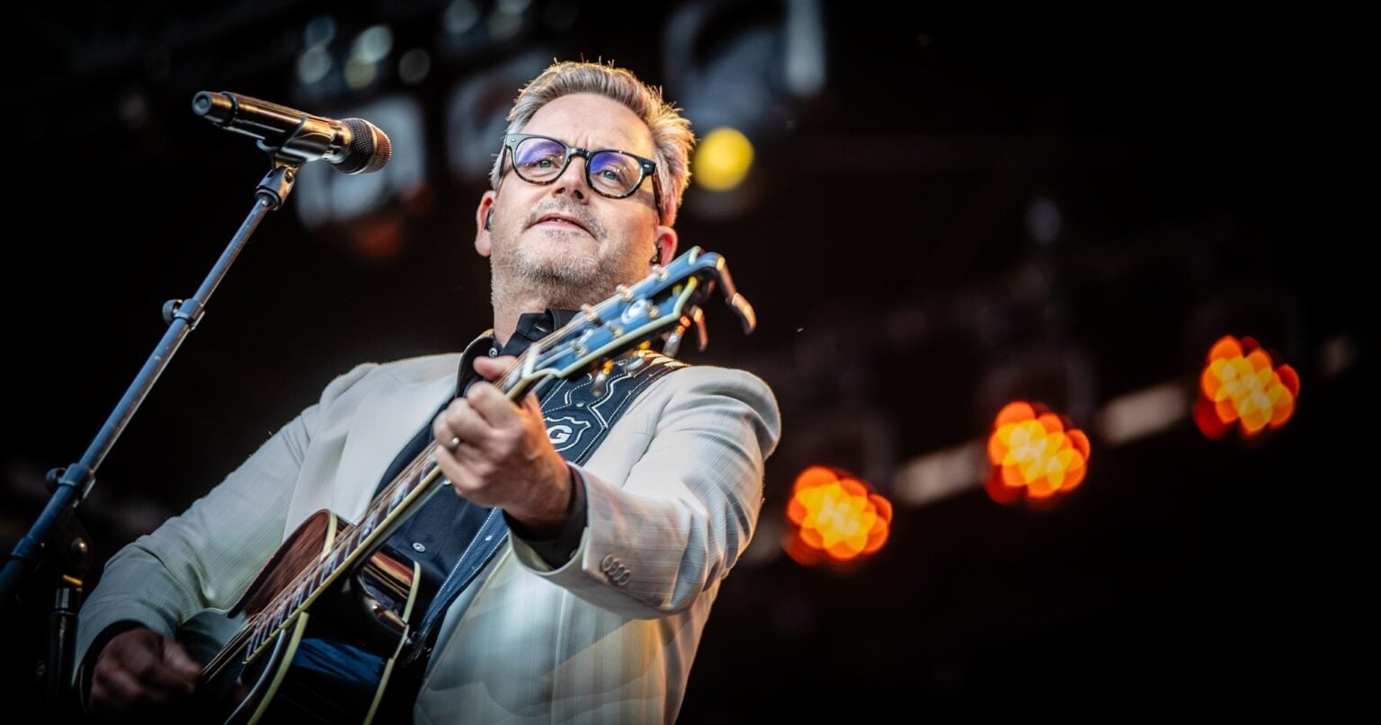 Guus Meeuwis treedt op tijdens Drakenbootfestival 2025 - indebuurt ...